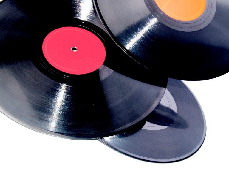 5 ideas geniales para decorar con discos de vinilo